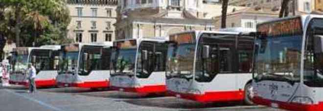 ROMA, SCONTRO TRA DUE AUTOBUS NELLA NOTTE: 15 FERITI ROMA, SCONTRO TRA DUE AUTOBUS NELLA NOTTE: 15 FERITI